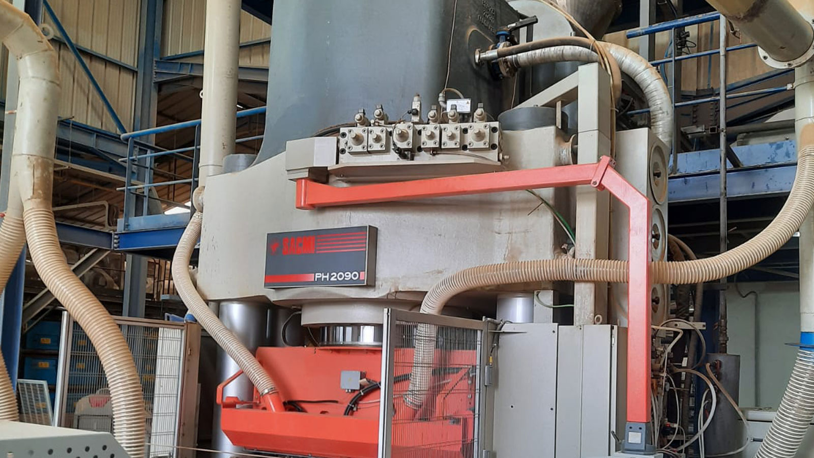 SACMI hydraulic presses for the production of ceramic tiles | SACMI